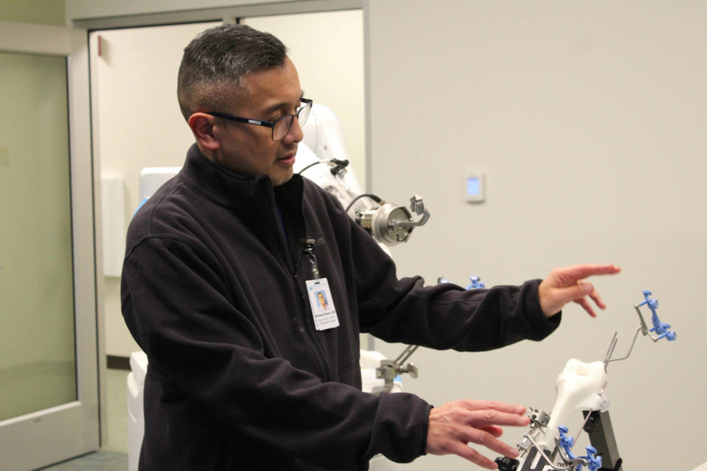 Knee surgeries get assist from robot arms | Homer News