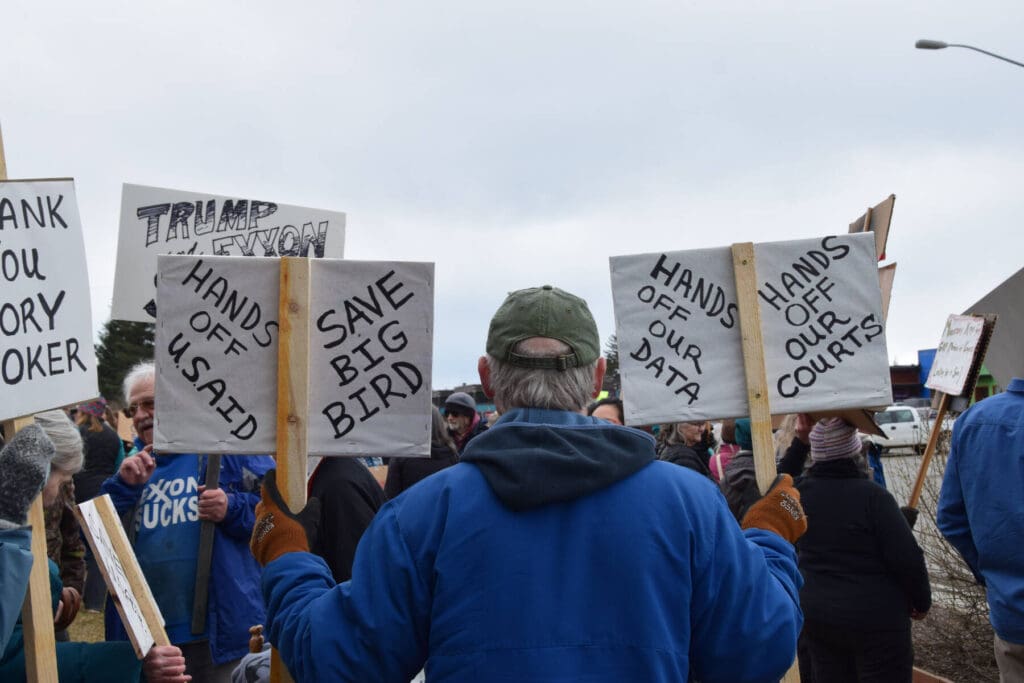 Hundreds turn out in Homer, Soldotna to protest actions of Trump ...