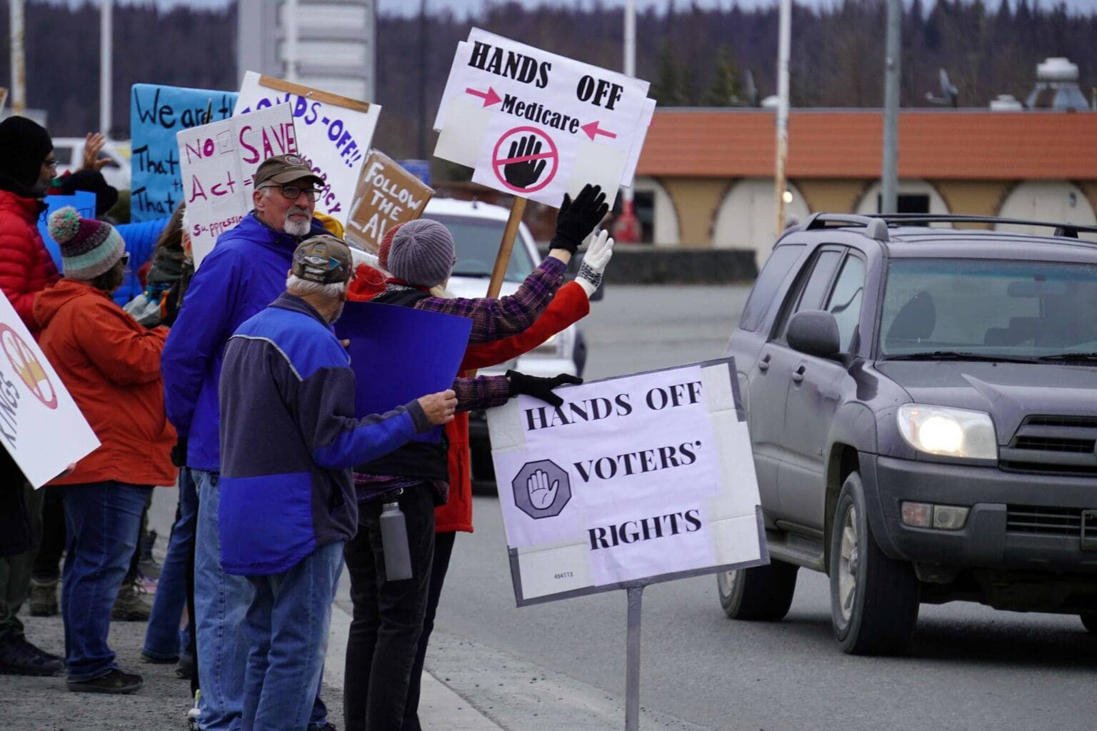 Hundreds turn out in Homer, Soldotna to protest actions of Trump ...